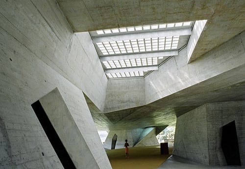 La Banca del Gottardo, obra del genial Mario Botta : Sobre Suiza