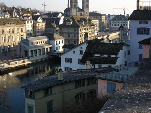 Un lugar llamado Lindenhof Hill, en Zurich : Sobre Suiza