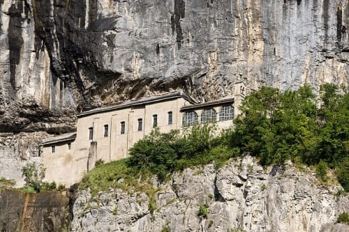 San Mauricio, su leyenda y su abadía : Sobre Suiza